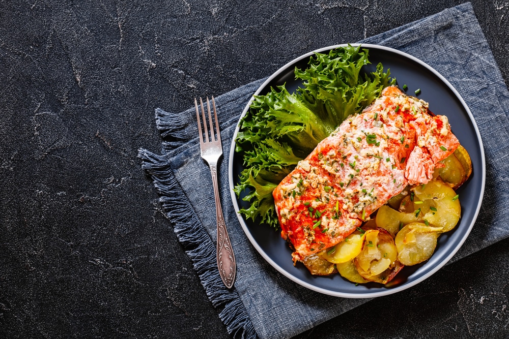 Easy Salmon and Potato Bake: Cozy Weeknight Dinner Idea